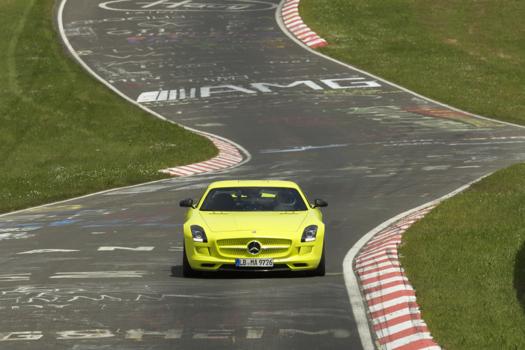 Mercedes-Benz Sets "Green Hell" Lap Record with Green SLS - MBWorld